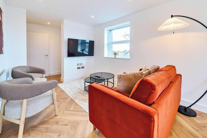 Penthouse | Free Parking | Balcony | Hi-speed Wifi - Farnham