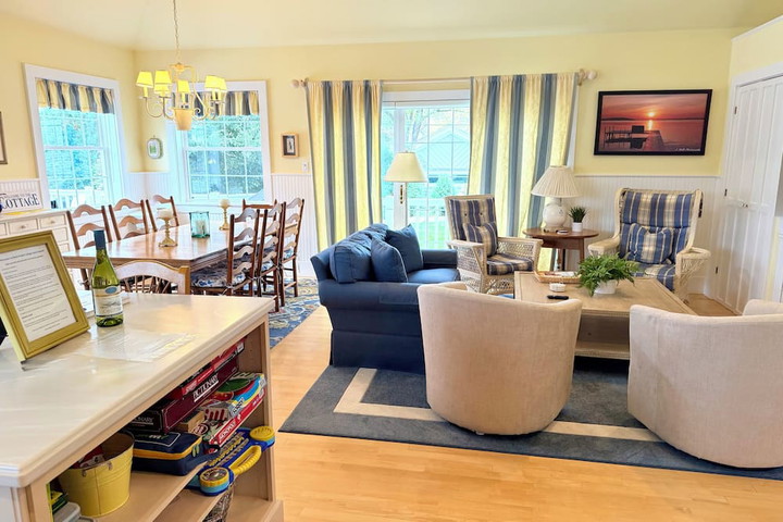 Charming Cottage Two Blocks From Downtown - Green Lake, WI