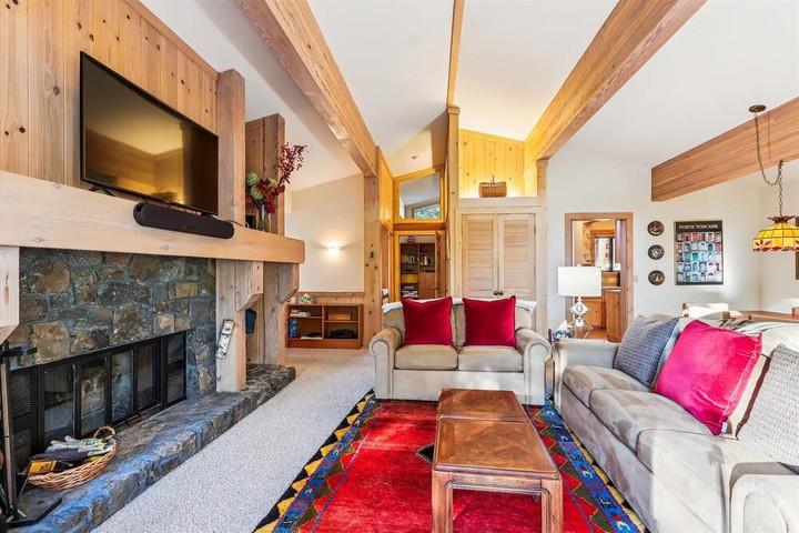 Rocky Ridge Spacious And Inviting 4 Bedroom 2.5 Bath Condo - Tahoe City, CA