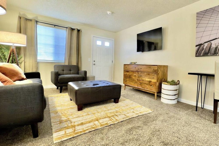 Stylish New 2br Near Downtown Olympia With King Bed, Full Kitchen, Parking, And Walkable Location. - Olympia, WA