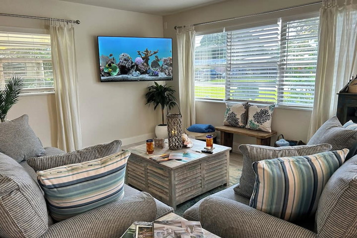 Centrally Located, Recently Renovated, Beach-themed Delight; 4-min To The Beach! - Vero Beach, FL