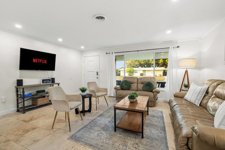 Casa Louise | 4 Bedroom + Hot Tub + Heated Pool - サラソータ, FL