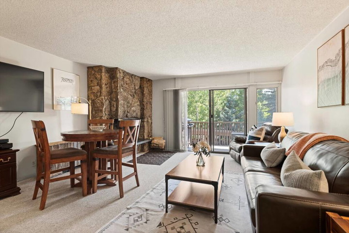 Special Vrbo Rates - Walk To Trails & Shops! Snowmass Condo W/ Hot Tub - Snowmass Village, CO