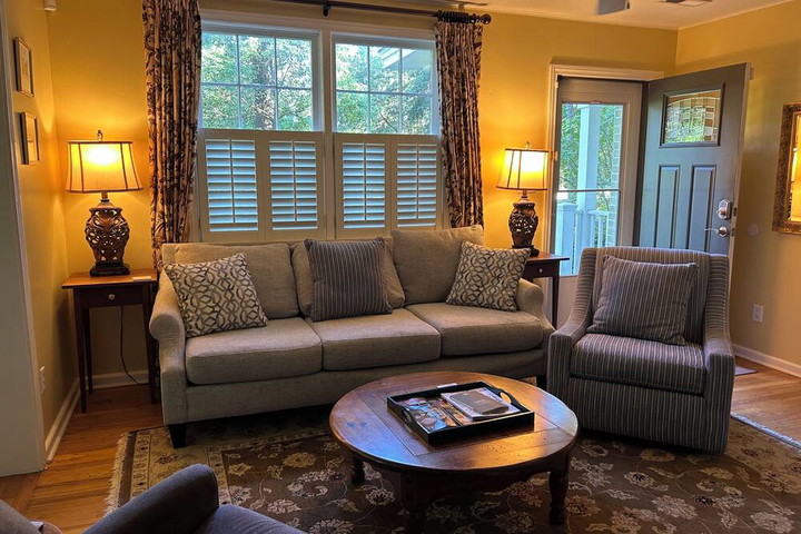 Cozy Home In Prestigious Downtown Beaufort Neighborhood! Large Fenced Yard! - Beaufort, SC