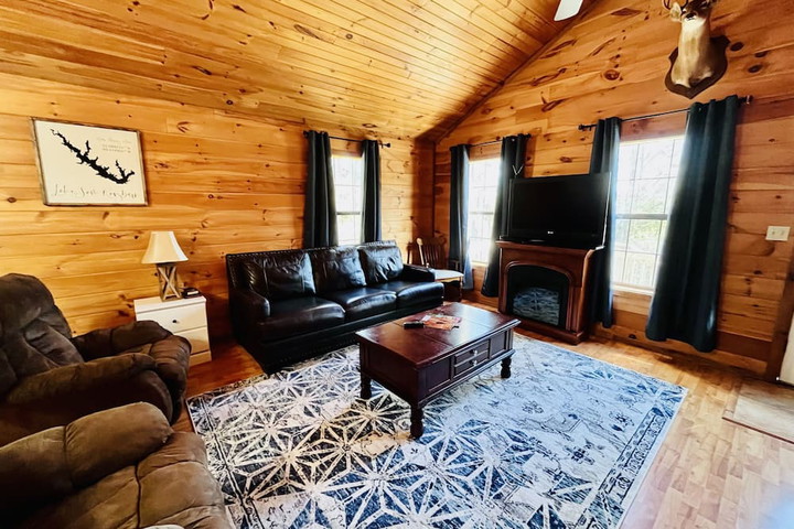 Sugarberry Cabin - Near Lake Sam Rayburn Pets Fire Pit - Sam Rayburn, TX
