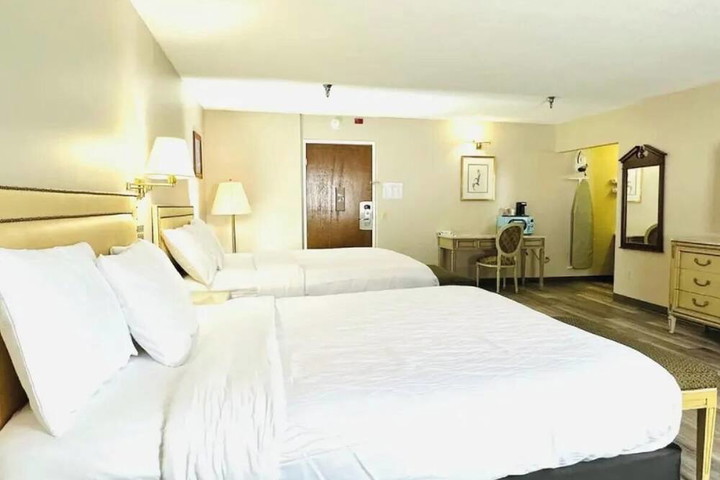 Discover Northern Maine Comfort In A Spacious Room W/ Plenty Of Activities - Presque Isle, ME
