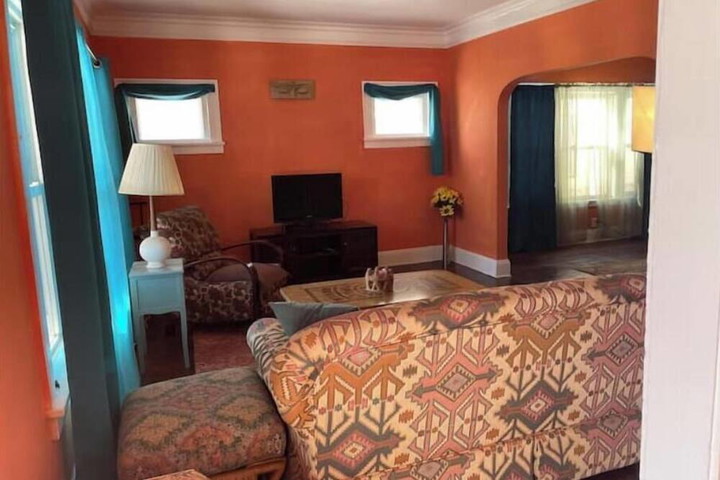 House In The Hood 3-bedroom Se Cleveland With Wifi, - Shaker Heights, OH