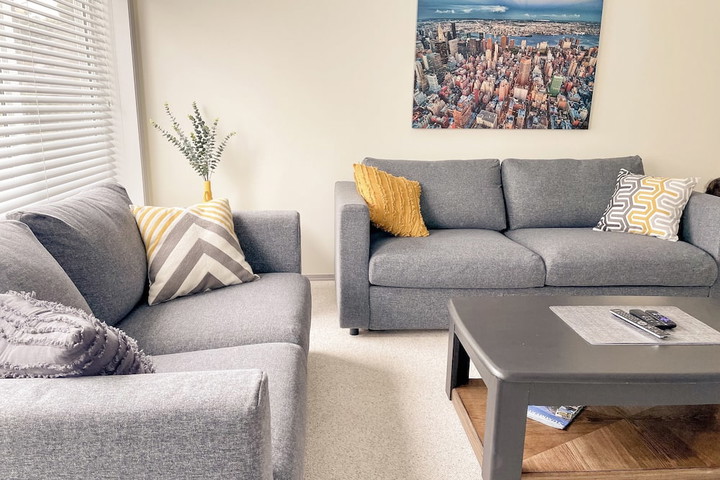 Luxury Family Suite W Crib | Step-free + Parking At Door | Scenic & Convenient - Kelowna