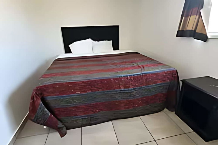 Spacious Queen Suite With Kitchenette & Extra Comfort - Los Angeles