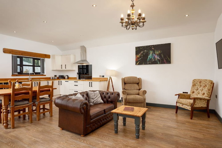 The Stables - Spacious Cottage With Hot Tub - St Agnes
