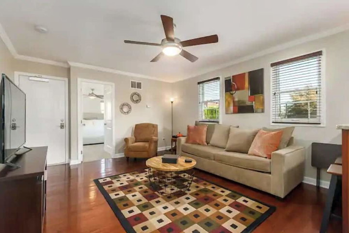 Ideally Located 1 Bdrm Stay | Parking & Laundry - Ohio