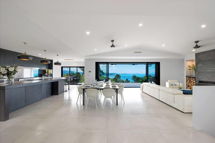 'Nine Islands' Airlie Beach Luxury Holiday Home With Ocean Views - Airlie Beach