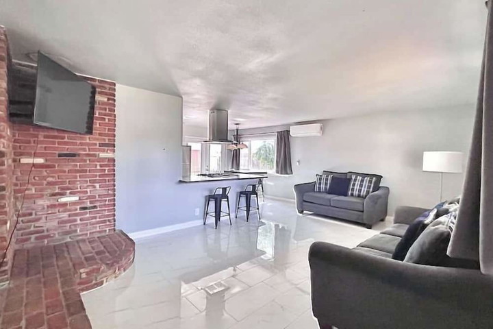 Fairhaven Home: Country Livingking Bedlaundryac - Jurupa Valley, CA