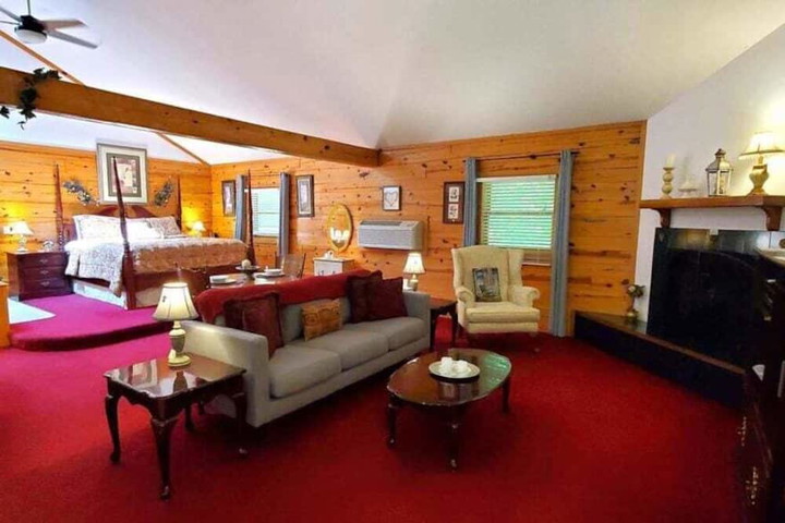 Intimate Log Cabin #2 At Wisteria - 