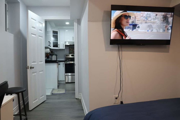 Garden 2 Bedroom Apartment - Free Parking/wifi/laundry/workstation - Brampton
