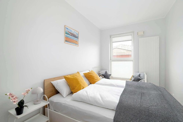 Spacious Apartment In Poznan | Parking, Balcony, 2 Bedrooms - Poznań