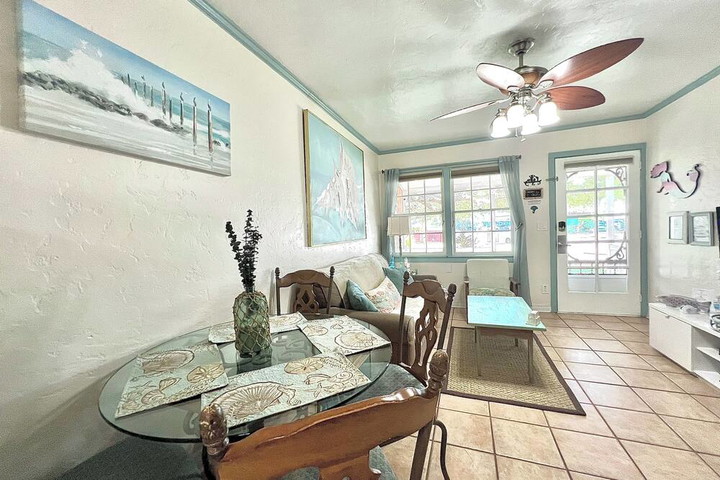 Coastal Cottage 233 - Walk To Beach, King Bed - Cocoa Beach, FL