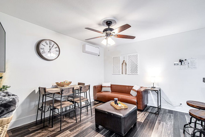 #1 Cottage In Old Town Burleson Walk To Entertainment & Restaurants-free Parking - Joshua, TX