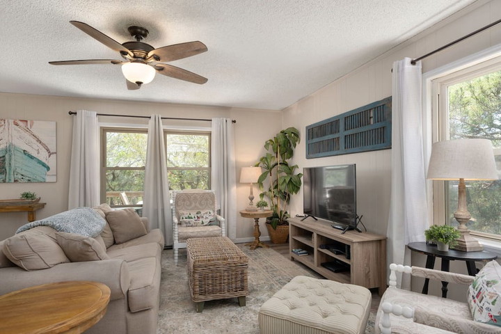 The Mist A Spot 4 Bedroom Home A Short Walk To Beach - Duck, NC