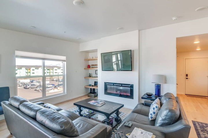 Modern Bozeman Condo W/ Balcony & Mountain Views! - Bozeman, MT
