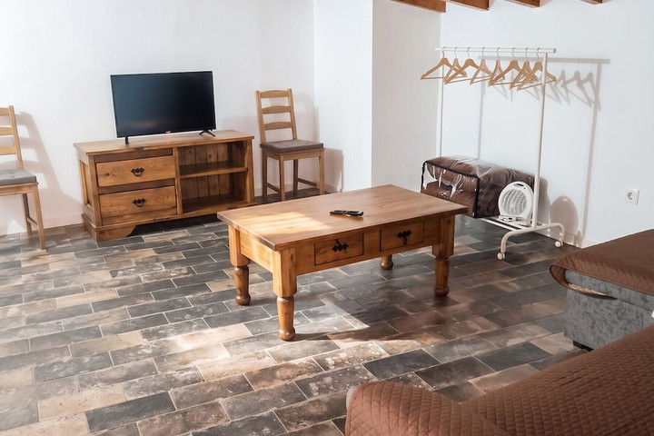 Homerez - Air-conditioned House In Redondo - Modern Comfort - Redondo