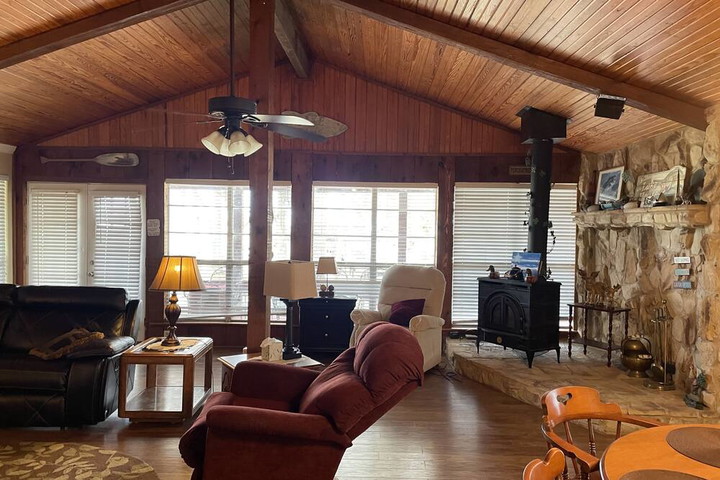 Your Dream Lakefront Oasis Awaits! Spacious 4 Bdrm, Livingston, Tx! Fish And Fun - Livingston, TX
