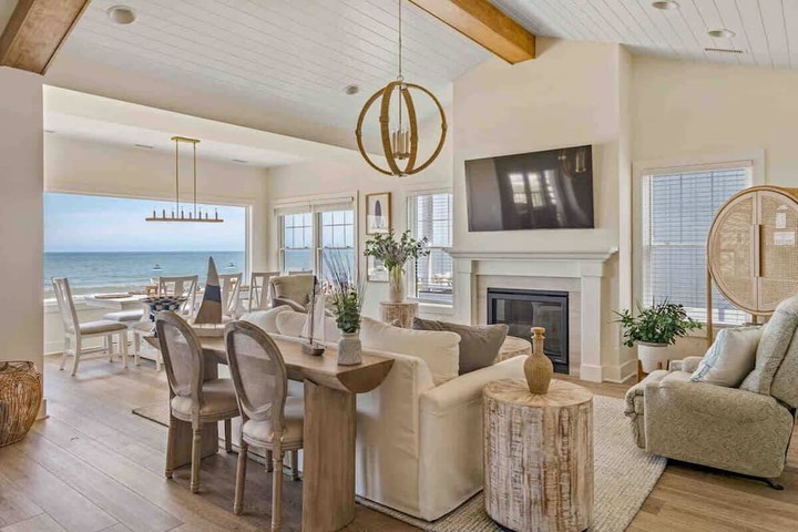 Beachfront Luxury Villa In Dewey Beach, Two Master Bedroom - Dewey Beach, DE