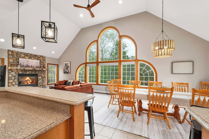 Huge 9br Riverfront Estate: Foliage, Fire Pit, Theater, Game Rm, Dual Kitchens! - New Hampshire (State)