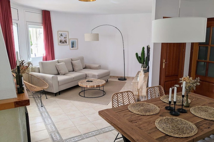 Super Nice House In A Small Resort - Catalonia