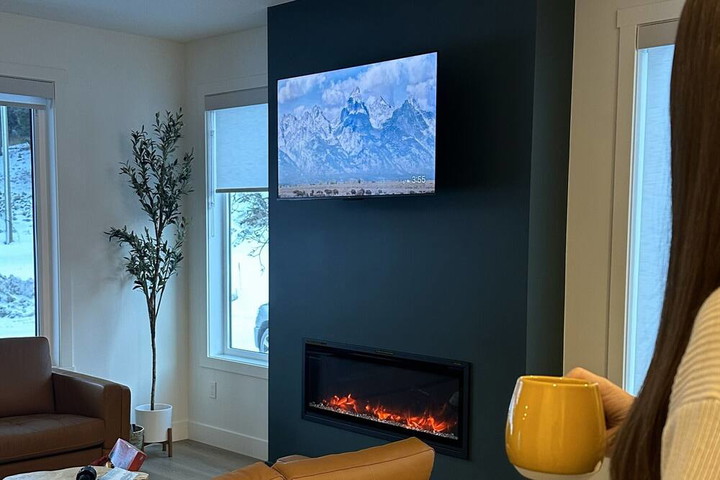 Alpine Retreat  New Luxury 4 Bedroom | Barrel Sauna, Steam Shower & Fireplaces - Blairmore