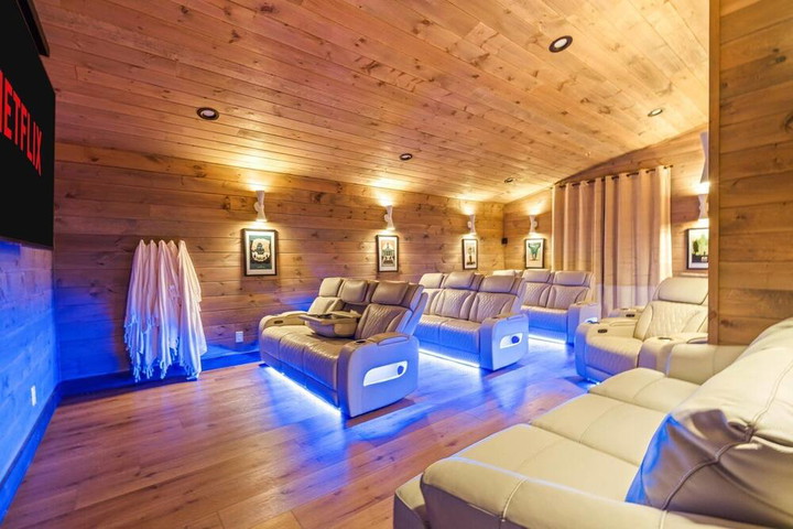 Luxe Smoky Lodge - Pool, Theater, Games, Sleeps 20 - Townsend, TN