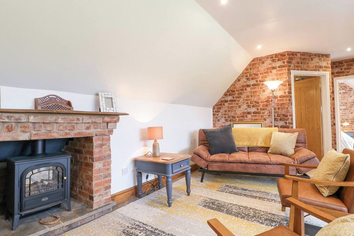 Fourways Loft, Romantic, Character Holiday Cottage In Kibworth - Northamptonshire