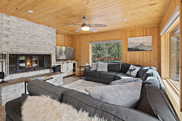 Large Cabin "Wright On The River" 5 Star-riverfront--wifi-firepit-large Deck-mountain Views - Taos Ski Valley, NM