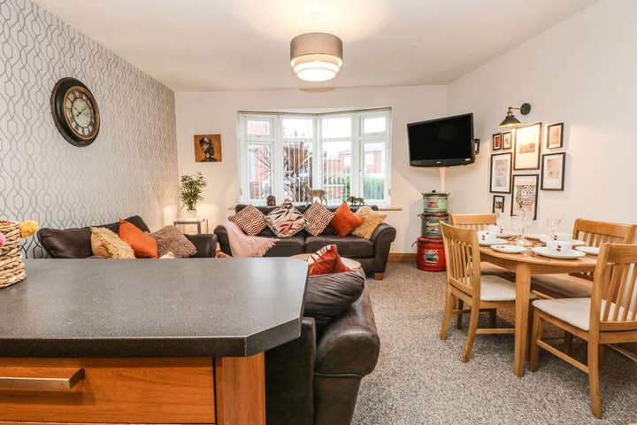 Bella Vita, Pet Friendly, With A Garden In Southport - Formby