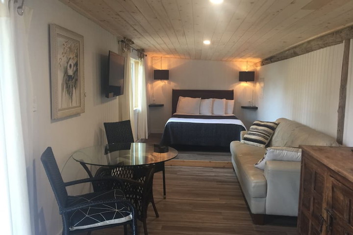 The Wood Shed At Saratoga Beach With Hot Tub - Vancouver Island