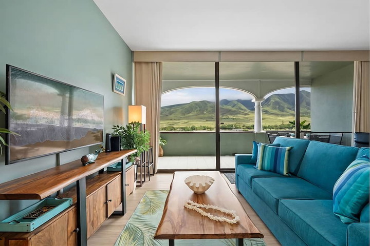New Listing! Panoramic Mountain View Penthouse Retreat Maui - Lahaina Shores Ph4 - Lahaina, HI