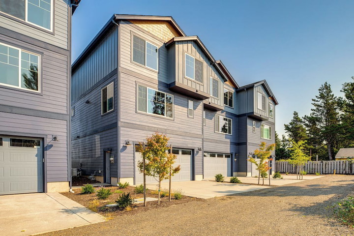 Beautiful Water Views: Coastal Oregon Townhome! - Warrenton, OR