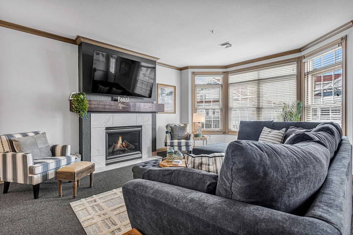 Perfect Paradise | 4br Lakeview Condo W/ Jacuzzi - Sheboygan, WI