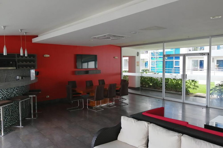 Apartamento En Torre C/ Parqueo. Escalante - Los Yoses - San José