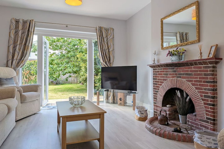 Coney Six - East Wittering -  A Family House That Sleeps 4 Guests  In 2 Bedrooms - Selsey