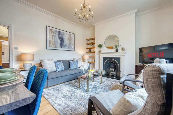 2br Chic City Apt W/ Harbor Views - Southampton