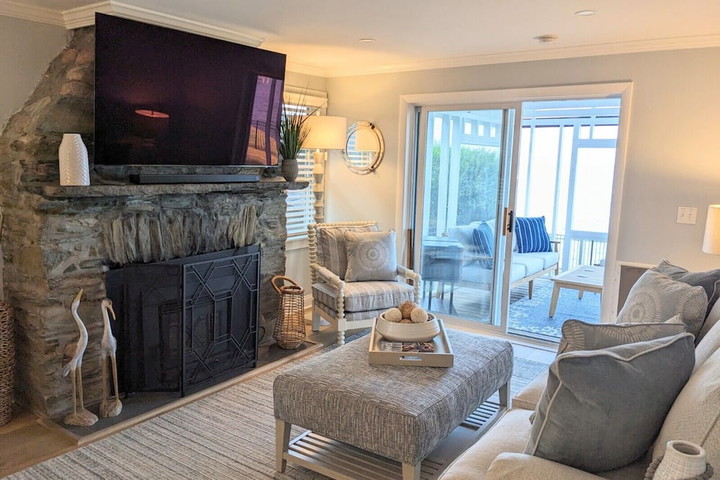 Cozy Waterfront Home In Portsmouth - Rhode Island