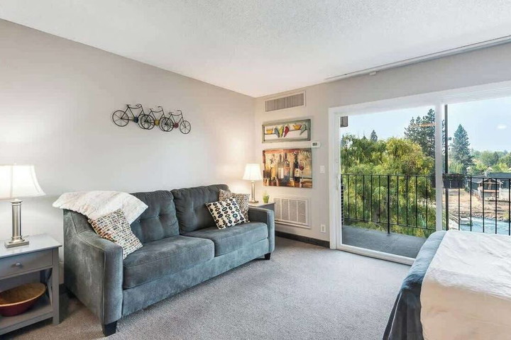 Condo Near Downtown Bend - Top-floor With Riverview! - Bend, OR