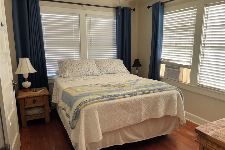Sweetchick Farmhouse, Slight Country Feel With Close City Convenience. - Texas
