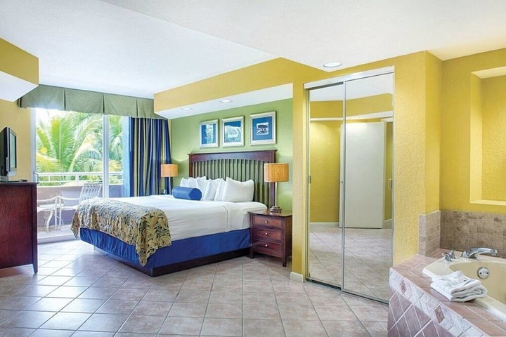 Santa Barbara | Group Beach Retreat | Pool + Beach | 2br - Lauderdale-by-the-Sea, FL