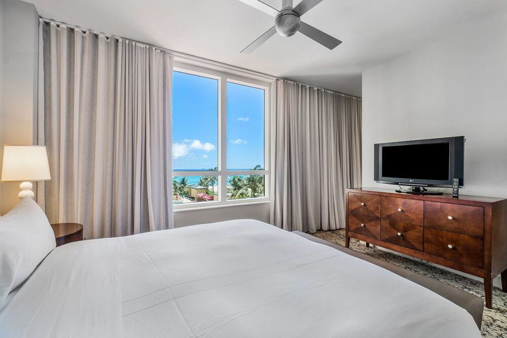 Palm Beach Singer Island Resort & Spa Luxury Suites 1/1 Resort View - West Palm Beach, FL