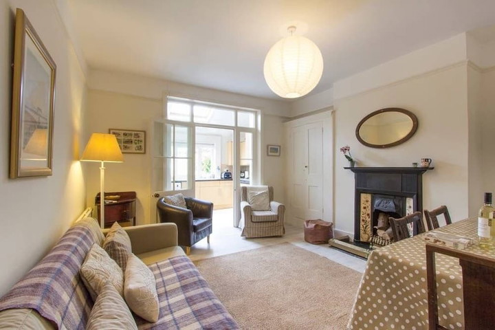 Spacious Seafront 3-bed, 3-bath Apartment. Airy, Step-free Layout. Free Parking - ディール