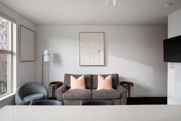 Bright Condo In Victoria's Trendy Old Town - Victoria