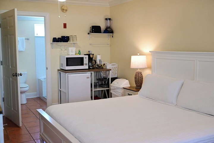 Hotel Room Convenient Ground-floor Room Steps From The Beach - Anna Maria, FL