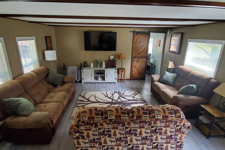 Charlie's Woodside Getaway-4 Miles From The Dells! - Wisconsin Dells, WI